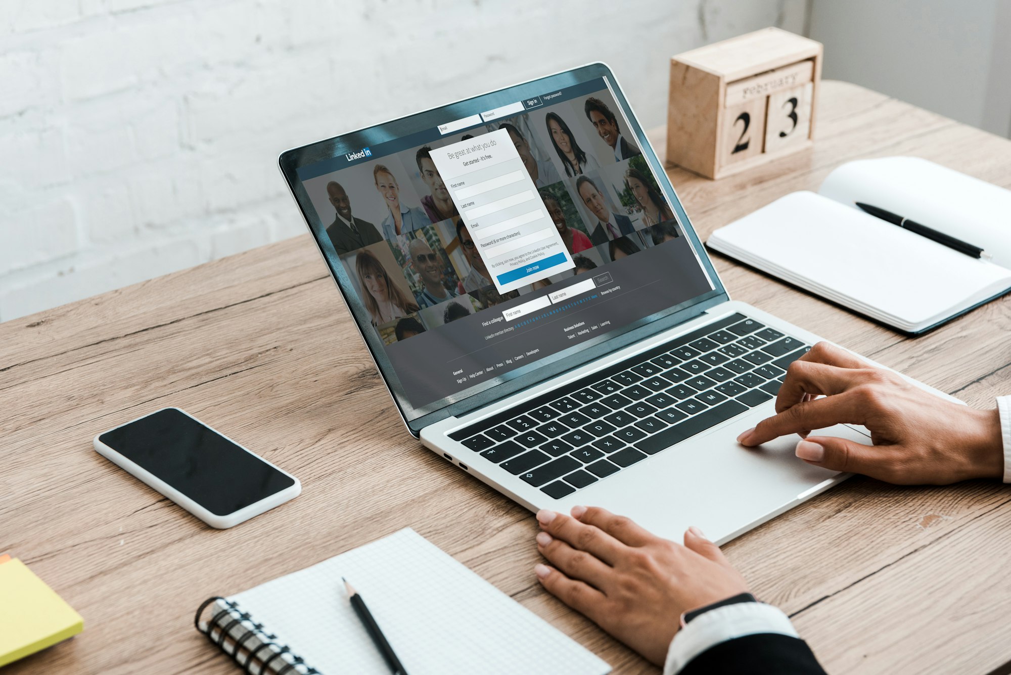 5 Powerful Examples of Job Postings on LinkedIn