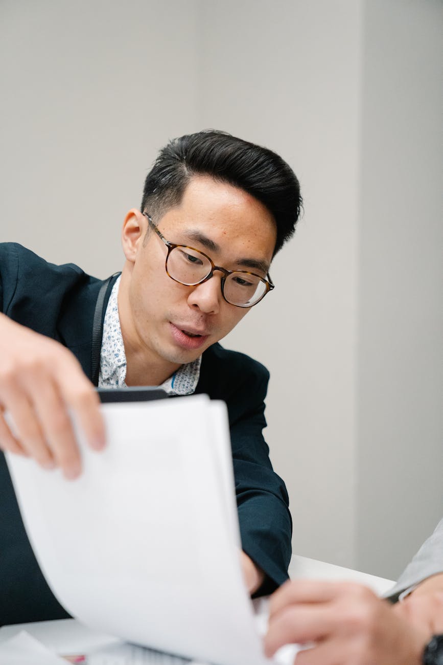 The Job Offer Dilemma: Navigating How to Evaluate with Confidence